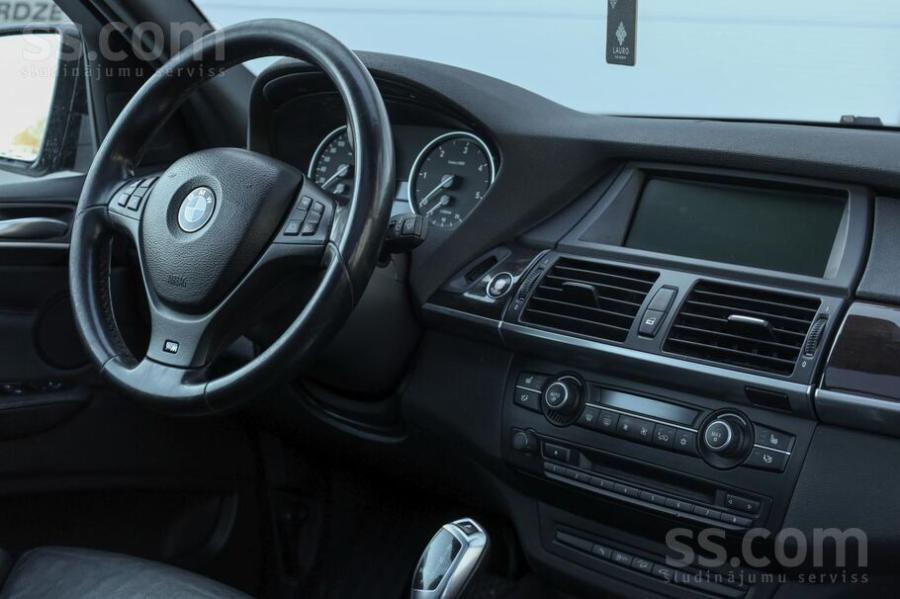 Black BMW X5 2010 in Riga, with an engine capacity of 3.00 L and mileage of 0 thousand km for 9495 €, photo 15 on AUTOMOTO.COM.LV