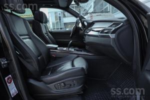 Black BMW X5 2010 in Riga, with an engine capacity of 3.00 L and mileage of 0 thousand km for 9495 €, photo 16 on AUTOMOTO.COM.LV