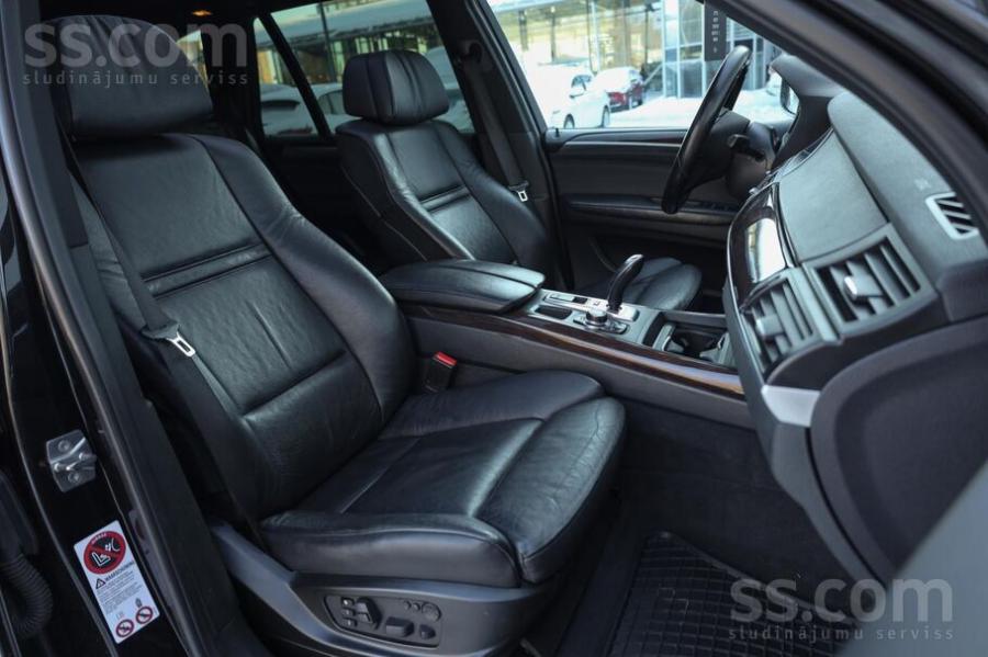 Black BMW X5 2010 in Riga, with an engine capacity of 3.00 L and mileage of 0 thousand km for 9495 €, photo 17 on AUTOMOTO.COM.LV