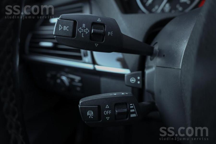 Black BMW X5 2010 in Riga, with an engine capacity of 3.00 L and mileage of 0 thousand km for 9495 €, photo 26 on AUTOMOTO.COM.LV