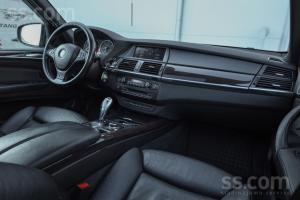 Black BMW X5 2010 in Riga, with an engine capacity of 3.00 L and mileage of 0 thousand km for 9495 €, photo 27 on AUTOMOTO.COM.LV