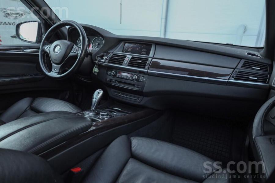 Black BMW X5 2010 in Riga, with an engine capacity of 3.00 L and mileage of 0 thousand km for 9495 €, photo 27 on AUTOMOTO.COM.LV