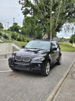 Black BMW X5 2010 in Bauska, with an engine capacity of 3.00 L and mileage of 251 thousand km for 9499 €, photo  on AUTOMOTO.COM.LV