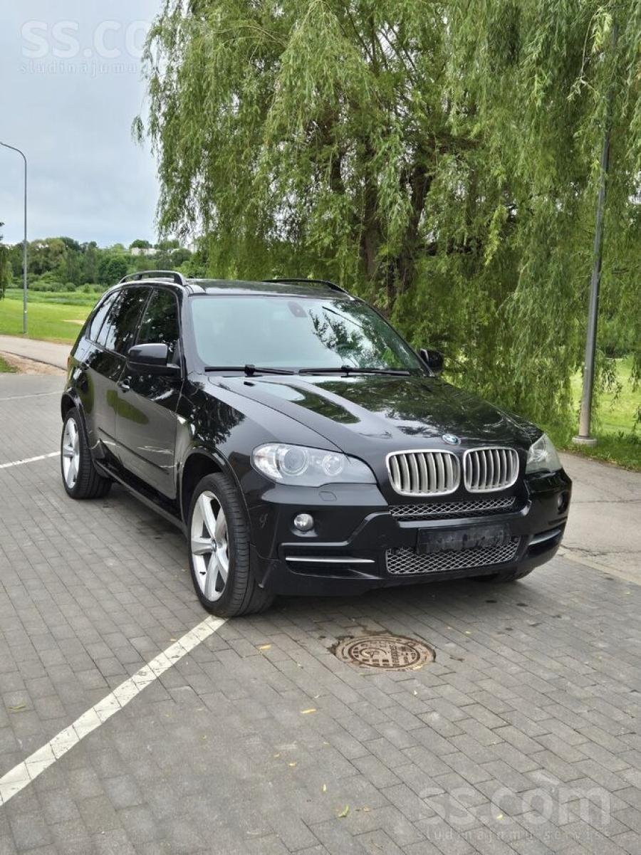 Black BMW X5 2010 in Bauska, with an engine capacity of 3.00 L and mileage of 251 thousand km for 9499 €, photo 3 on AUTOMOTO.COM.LV