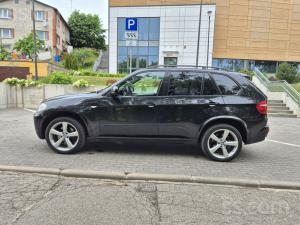 Black BMW X5 2010 in Bauska, with an engine capacity of 3.00 L and mileage of 251 thousand km for 9499 €, photo 6 on AUTOMOTO.COM.LV