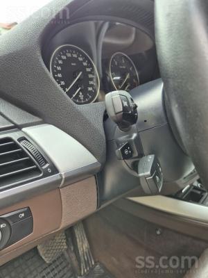 Black BMW X5 2010 in Bauska, with an engine capacity of 3.00 L and mileage of 251 thousand km for 9499 €, photo 11 on AUTOMOTO.COM.LV