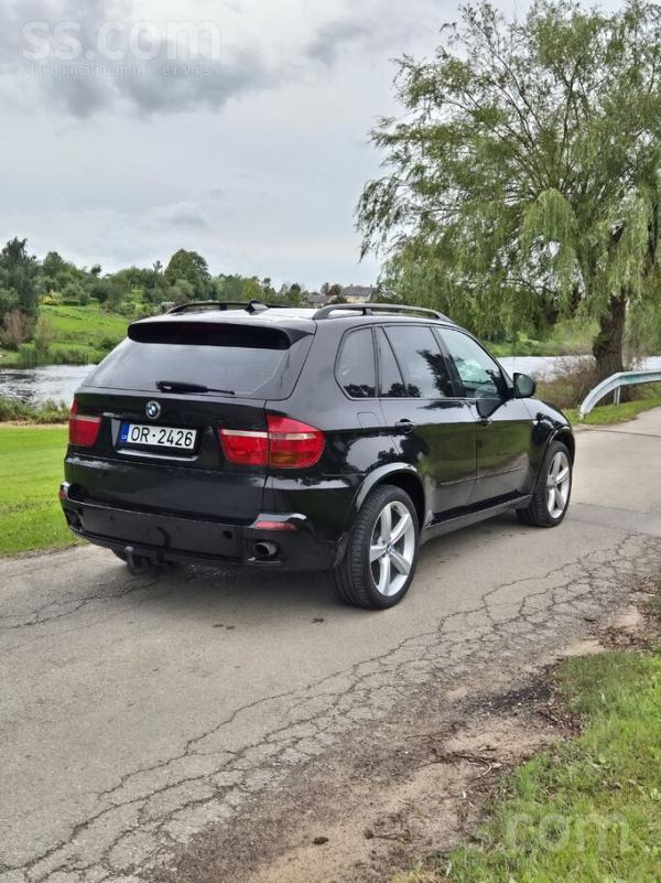 Black BMW X5 2010 in Bauska, with an engine capacity of 3.00 L and mileage of 0 thousand km for 7999 €, photo 4 on AUTOMOTO.COM.LV