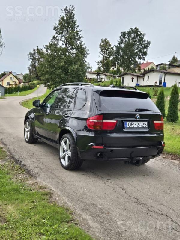 Black BMW X5 2010 in Bauska, with an engine capacity of 3.00 L and mileage of 0 thousand km for 7999 €, photo 5 on AUTOMOTO.COM.LV