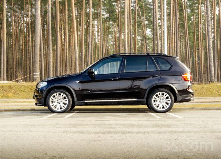 Melns BMW X5 2010 Rīga, ar dzinēja tilpumu 4.40 L un nobraukumu 129 tūkst. km par 11790 €, foto 5 vietnē AUTOMOTO.COM.LV