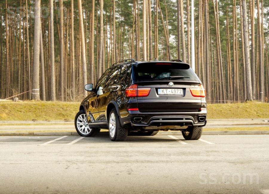 Melns BMW X5 2010 Rīga, ar dzinēja tilpumu 4.40 L un nobraukumu 129 tūkst. km par 11790 €, foto 8 vietnē AUTOMOTO.COM.LV
