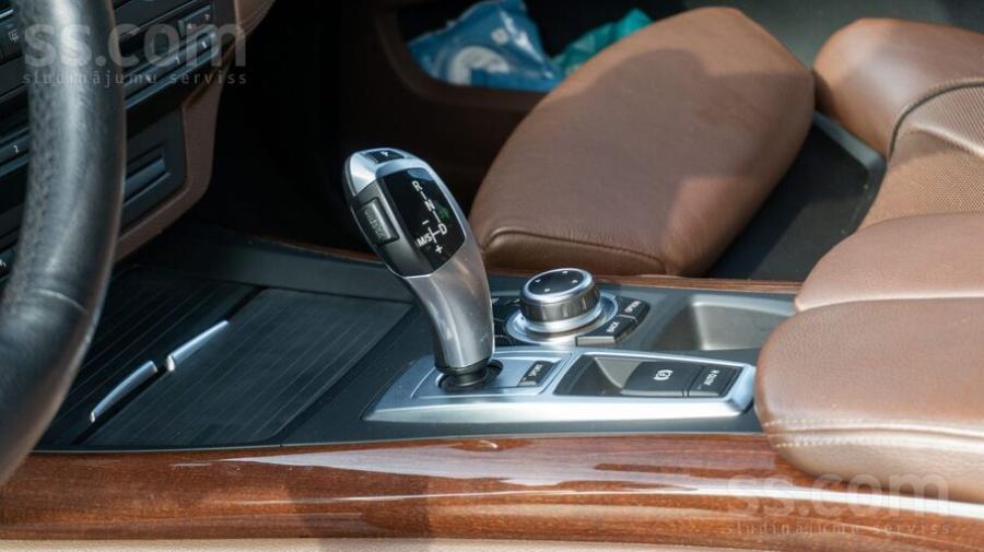 Melns BMW X5 2010 Rīga, ar dzinēja tilpumu 4.40 L un nobraukumu 129 tūkst. km par 11790 €, foto 13 vietnē AUTOMOTO.COM.LV