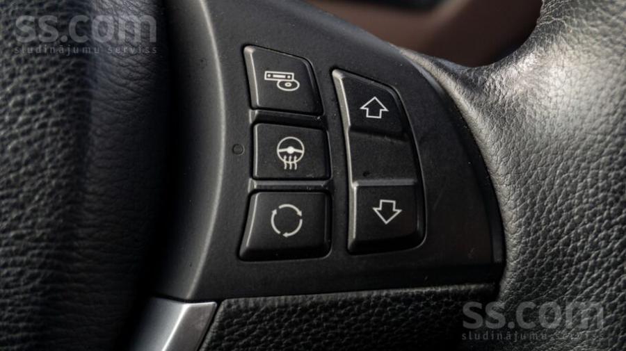 Melns BMW X5 2010 Rīga, ar dzinēja tilpumu 4.40 L un nobraukumu 129 tūkst. km par 11790 €, foto 18 vietnē AUTOMOTO.COM.LV