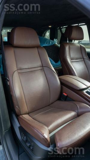 Melns BMW X5 2010 Rīga, ar dzinēja tilpumu 4.40 L un nobraukumu 129 tūkst. km par 11790 €, foto 28 vietnē AUTOMOTO.COM.LV