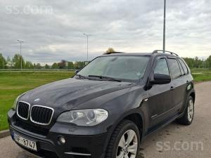 Black BMW X5 2010 in Riga, with an engine capacity of 3.00 L and mileage of 443 thousand km for 8500 €, photo  on AUTOMOTO.COM.LV