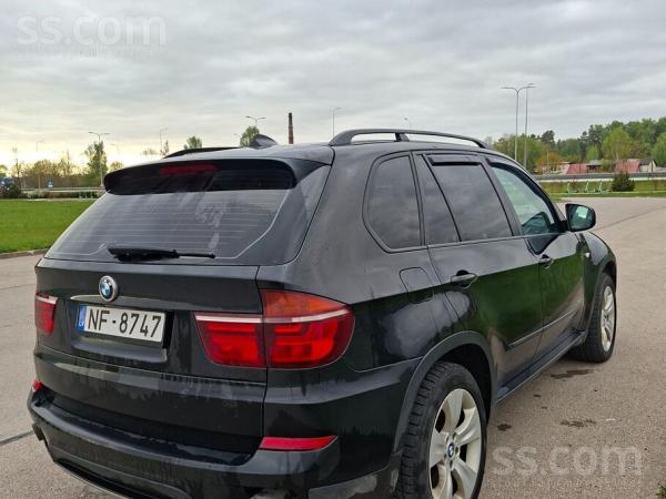 Melns BMW X5 2010 Rīga, ar dzinēja tilpumu 3.00 L un nobraukumu 443 tūkst. km par 8500 €, foto 3 vietnē AUTOMOTO.COM.LV