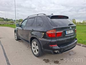 Melns BMW X5 2010 Rīga, ar dzinēja tilpumu 3.00 L un nobraukumu 443 tūkst. km par 8500 €, foto 5 vietnē AUTOMOTO.COM.LV