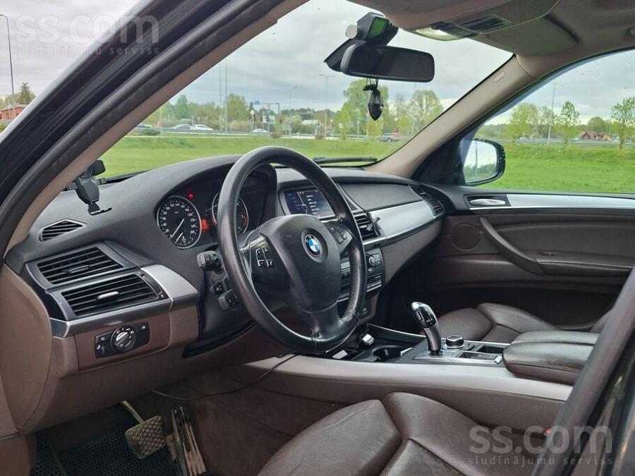Melns BMW X5 2010 Rīga, ar dzinēja tilpumu 3.00 L un nobraukumu 443 tūkst. km par 8500 €, foto 6 vietnē AUTOMOTO.COM.LV