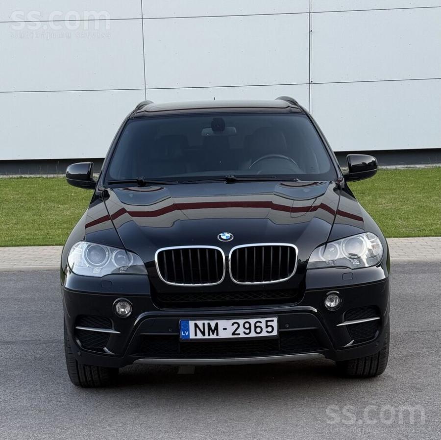 Черный БМВ Х5 2010 в Елгава, объемом двигателя 3.00 л и пробегом 325 тыс. км за 12500 €, фото 1 на AUTOMOTO.COM.LV