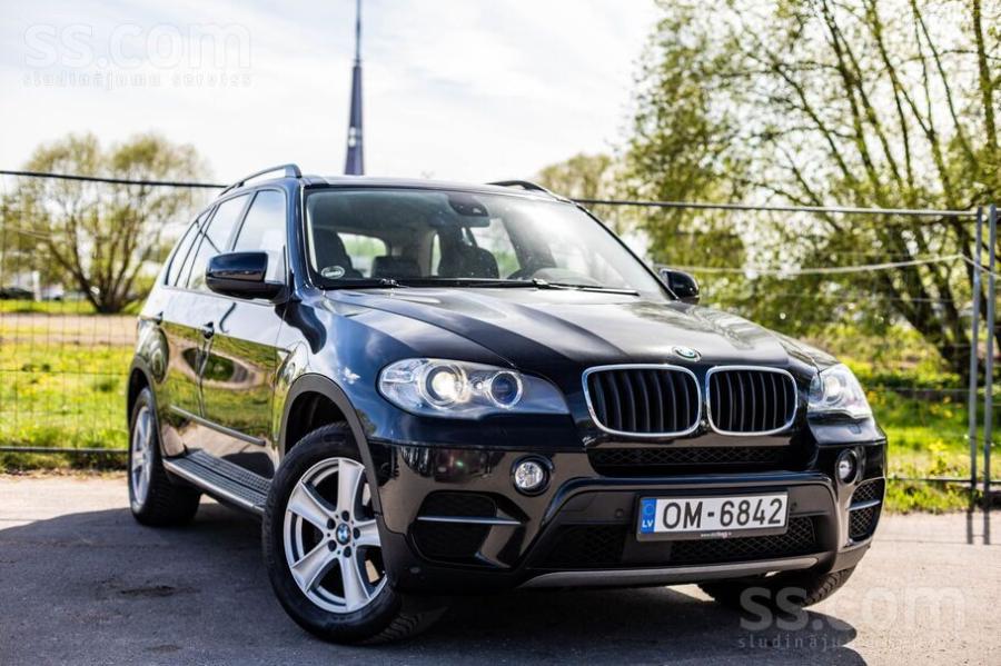 Black BMW X5 2010 in Riga, with an engine capacity of 3.00 L and mileage of 310 thousand km for 12990 €, photo 3 on AUTOMOTO.COM.LV