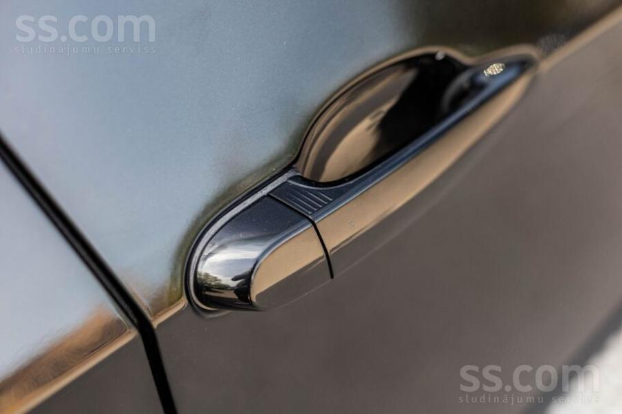 Black BMW X5 2010 in Riga, with an engine capacity of 3.00 L and mileage of 310 thousand km for 12990 €, photo 12 on AUTOMOTO.COM.LV