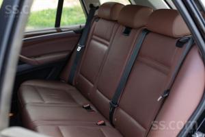 Black BMW X5 2010 in Riga, with an engine capacity of 3.00 L and mileage of 310 thousand km for 12990 €, photo 13 on AUTOMOTO.COM.LV