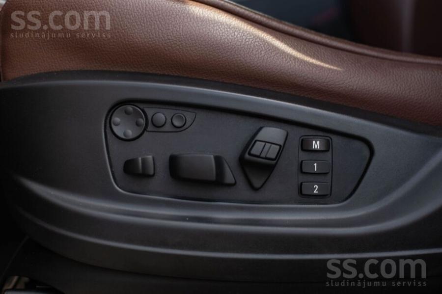 Black BMW X5 2010 in Riga, with an engine capacity of 3.00 L and mileage of 310 thousand km for 12990 €, photo 15 on AUTOMOTO.COM.LV