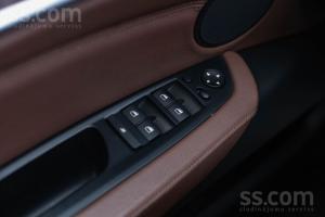 Black BMW X5 2010 in Riga, with an engine capacity of 3.00 L and mileage of 310 thousand km for 12990 €, photo 17 on AUTOMOTO.COM.LV