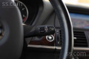 Black BMW X5 2010 in Riga, with an engine capacity of 3.00 L and mileage of 310 thousand km for 12990 €, photo 20 on AUTOMOTO.COM.LV