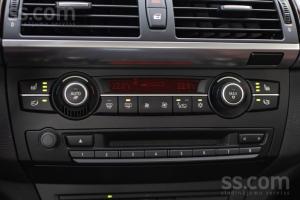 Black BMW X5 2010 in Riga, with an engine capacity of 3.00 L and mileage of 310 thousand km for 12990 €, photo 27 on AUTOMOTO.COM.LV