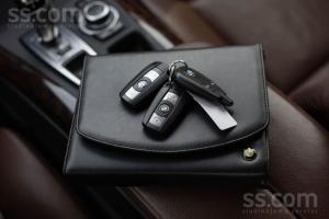 Black BMW X5 2010 in Riga, with an engine capacity of 3.00 L and mileage of 310 thousand km for 12990 €, photo 30 on AUTOMOTO.COM.LV