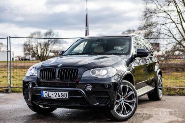 Black BMW X5 2010 in Riga, with an engine capacity of 3.00 L and mileage of 291 thousand km for 12990 €, photo 1 on AUTOMOTO.COM.LV