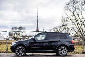 Melns BMW X5 2010 Rīga, ar dzinēja tilpumu 3.00 L un nobraukumu 291 tūkst. km par 12990 €, foto 5 vietnē AUTOMOTO.COM.LV