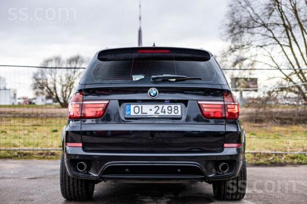 Black BMW X5 2010 in Riga, with an engine capacity of 3.00 L and mileage of 291 thousand km for 12990 €, photo 8 on AUTOMOTO.COM.LV
