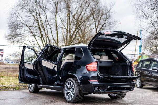 Black BMW X5 2010 in Riga, with an engine capacity of 3.00 L and mileage of 291 thousand km for 12990 €, photo 9 on AUTOMOTO.COM.LV