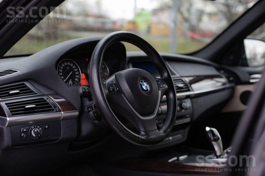 Melns BMW X5 2010 Rīga, ar dzinēja tilpumu 3.00 L un nobraukumu 291 tūkst. km par 12990 €, foto 15 vietnē AUTOMOTO.COM.LV