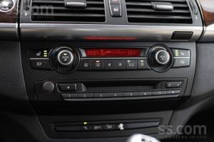Melns BMW X5 2010 Rīga, ar dzinēja tilpumu 3.00 L un nobraukumu 291 tūkst. km par 12990 €, foto 26 vietnē AUTOMOTO.COM.LV