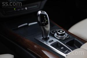 Melns BMW X5 2010 Rīga, ar dzinēja tilpumu 3.00 L un nobraukumu 291 tūkst. km par 12990 €, foto 27 vietnē AUTOMOTO.COM.LV
