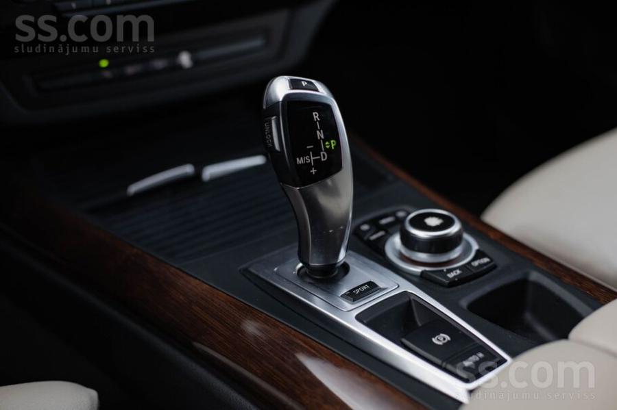 Melns BMW X5 2010 Rīga, ar dzinēja tilpumu 3.00 L un nobraukumu 291 tūkst. km par 12990 €, foto 27 vietnē AUTOMOTO.COM.LV