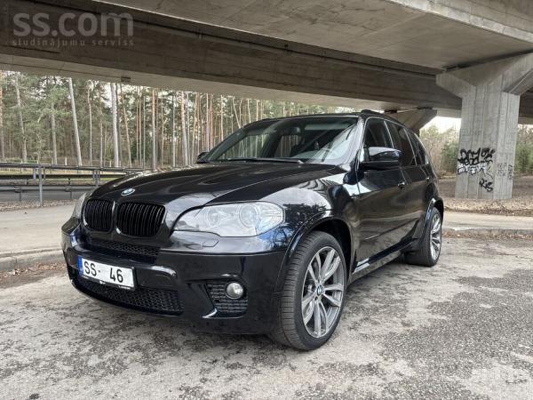 Black BMW X5 2010 in Riga, with an engine capacity of 3.00 L and mileage of 265 thousand km for 12490 €, photo 4 on AUTOMOTO.COM.LV