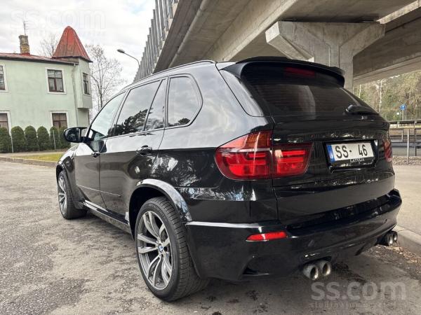 Black BMW X5 2010 in Riga, with an engine capacity of 3.00 L and mileage of 265 thousand km for 12490 €, photo 8 on AUTOMOTO.COM.LV