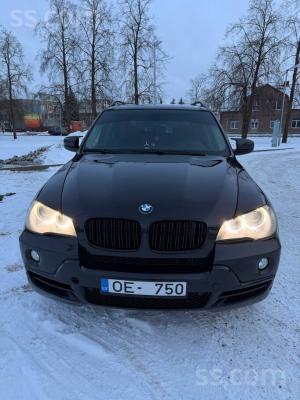 Black BMW X5 2010 in Riga, with an engine capacity of 3.00 L and mileage of 296 thousand km for 10700 €, photo 8 on AUTOMOTO.COM.LV