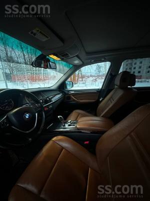 Black BMW X5 2010 in Riga, with an engine capacity of 3.00 L and mileage of 296 thousand km for 10700 €, photo 10 on AUTOMOTO.COM.LV