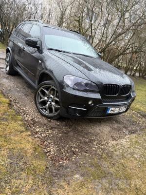 Melns BMW X5 2010 Rīga, ar dzinēja tilpumu 3.00 L un nobraukumu 374 tūkst. km par 10000 €, foto  vietnē AUTOMOTO.COM.LV
