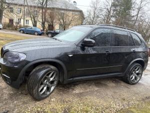 Черный БМВ Х5 2010 в Рига, объемом двигателя 3.00 л и пробегом 374 тыс. км за 10000 €, фото 4 на AUTOMOTO.COM.LV