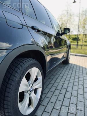 Melns BMW X5 2010 Daugavpils, ar dzinēja tilpumu 3.00 L un nobraukumu 281 tūkst. km par 9000 €, foto 5 vietnē AUTOMOTO.COM.LV