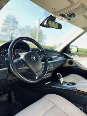 Melns BMW X5 2010 Daugavpils, ar dzinēja tilpumu 3.00 L un nobraukumu 281 tūkst. km par 9000 €, foto 10 vietnē AUTOMOTO.COM.LV