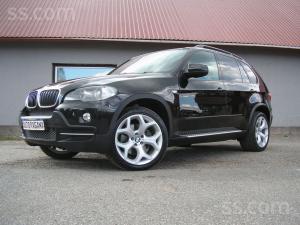 Black BMW X5 2010 in Riga, with an engine capacity of 3.00 L and mileage of 0 thousand km for 11950 €, photo 3 on AUTOMOTO.COM.LV