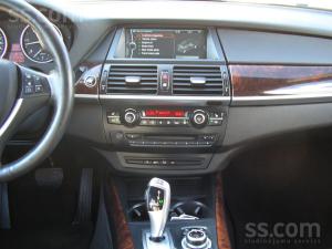 Black BMW X5 2010 in Riga, with an engine capacity of 3.00 L and mileage of 0 thousand km for 11950 €, photo 16 on AUTOMOTO.COM.LV