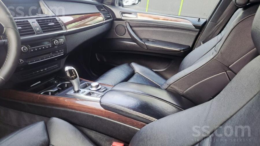 Melns BMW X5 2010 Rīga, ar dzinēja tilpumu 3.00 L un nobraukumu 320 tūkst. km par 8900 €, foto 17 vietnē AUTOMOTO.COM.LV