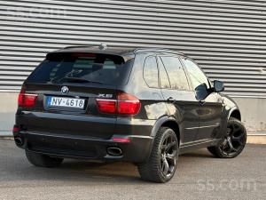 Melns BMW X5 2010 Rīga, ar dzinēja tilpumu 3.00 L un nobraukumu 324 tūkst. km par 10500 €, foto  vietnē AUTOMOTO.COM.LV